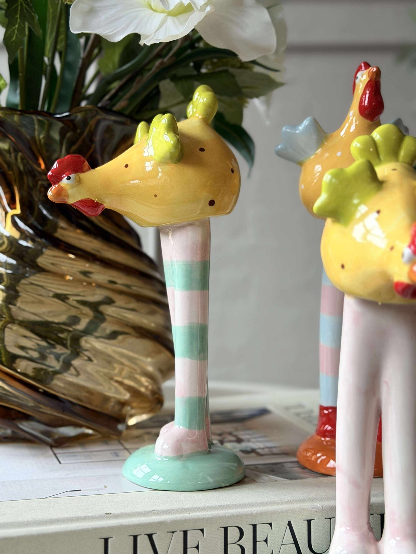 Huhn mit langen Beinen - Gelb mit Punkten – Keramikfigur – VIAMAJA.DE